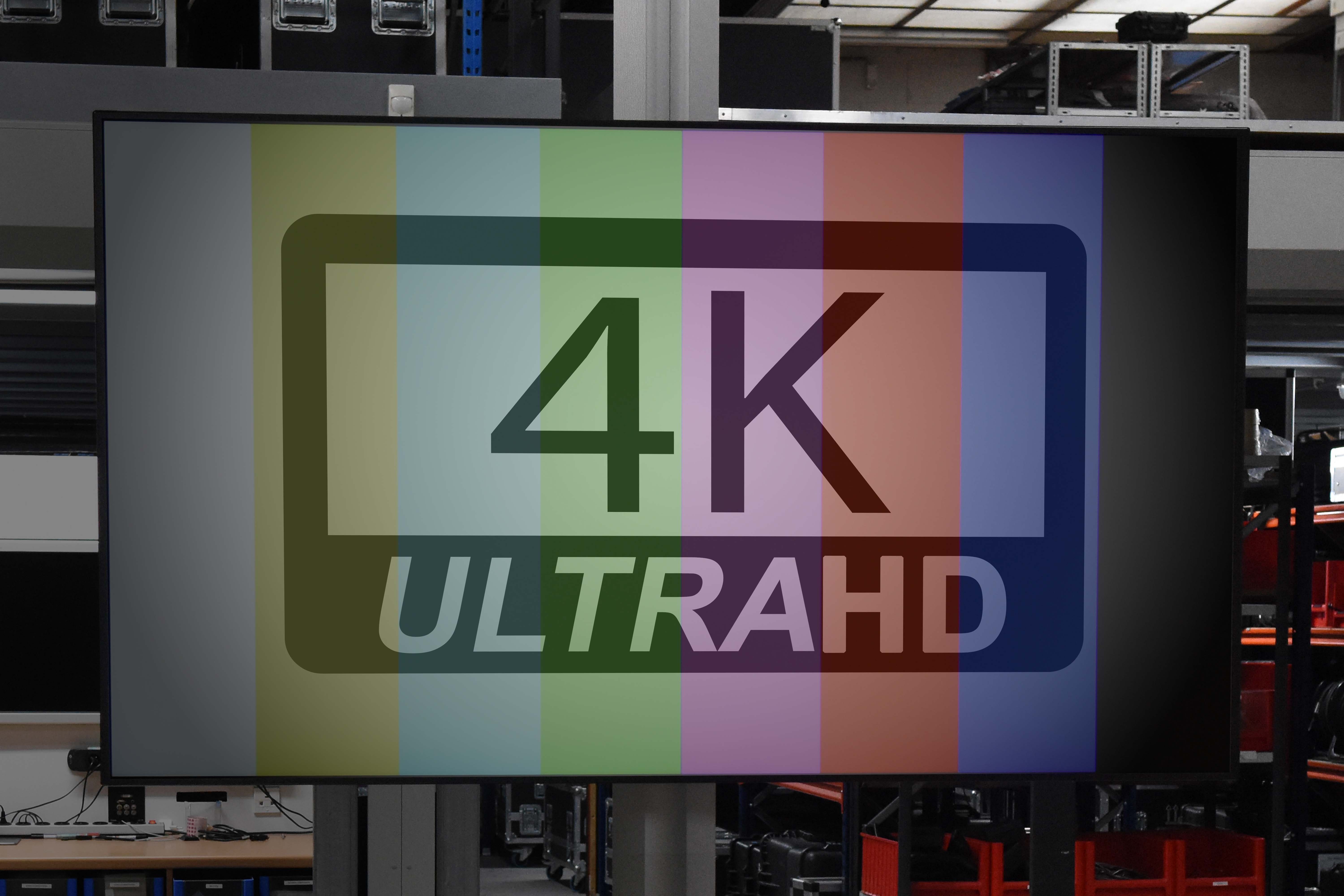 86" 4K UHD Flat Panel Display huren bij professioneel verhuurbedrijf ...